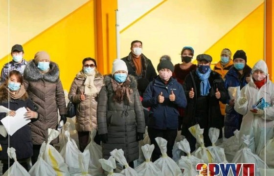 Х Булгантуяа Ж Чинбүрэн нар тойргийнхоо иргэдэд “Эрүүл Монгол” богц хүргүүлжээ